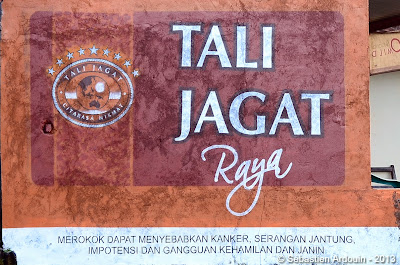 Painted signs and mosaics: April 2014