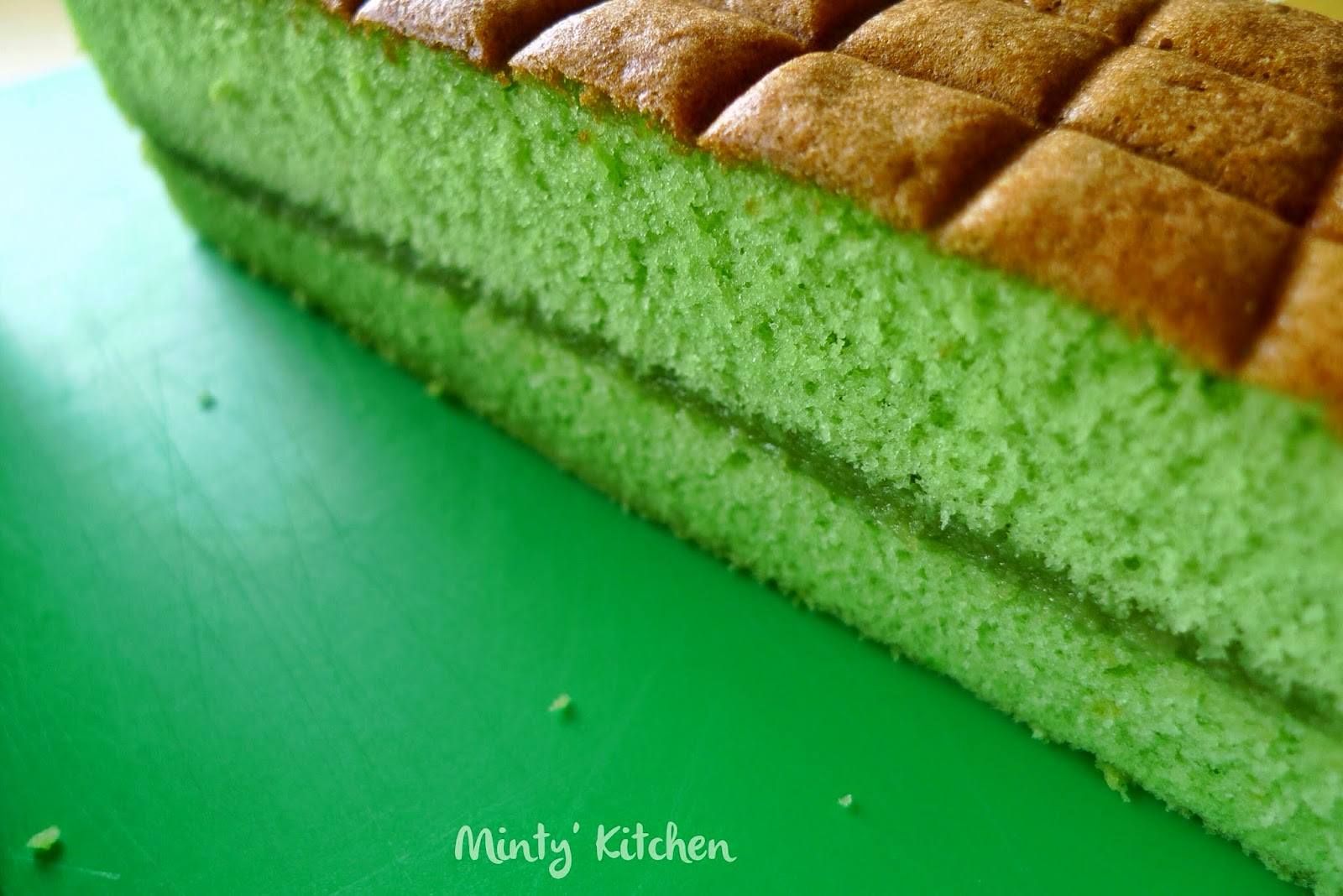 Minty's Kitchen: Pandan Kaya Sponge Cake