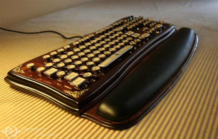 TheNextPicture: Beautiful wooden keyboard