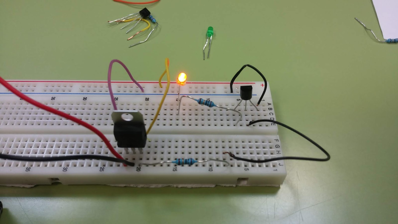 MONTAJE EN CARTÓN, PROBANDO ARDUINO