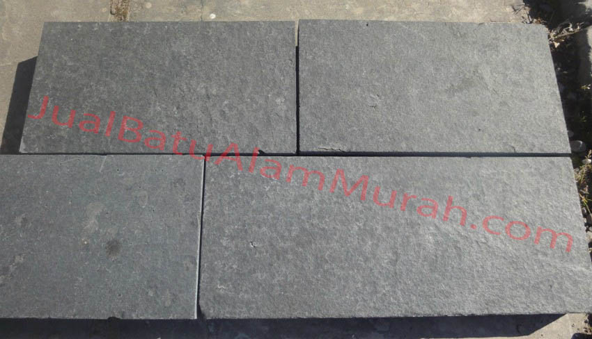 Aplikasi Pemasangan Ubin Batu Andesit: