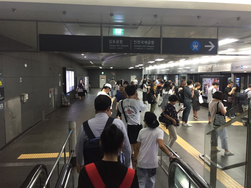 AREX: [Information about AREX Station] Hongik University Station (Hongdae)