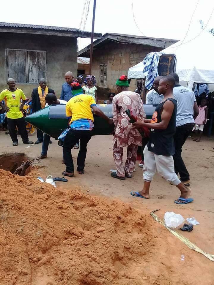 Welcome to Icechuks Blog : Photos From The Burial Of IPOB Member Buried ...