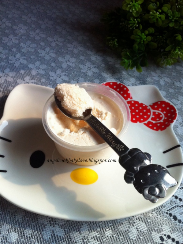 Cook.Bake.Love: Home-made Rockmelon Ice Cream (Eggless) 哈密瓜雪糕（无蛋）