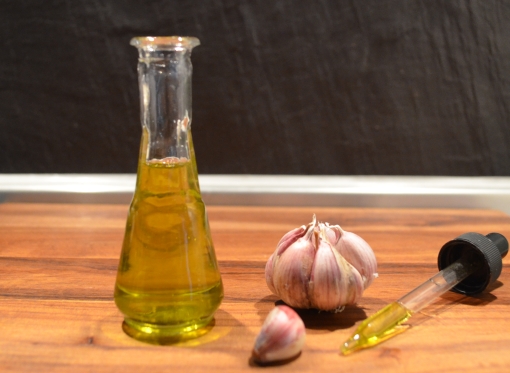 Home Remedies: Garlic Oil – Amazing Cure For Ear Aches And Infections