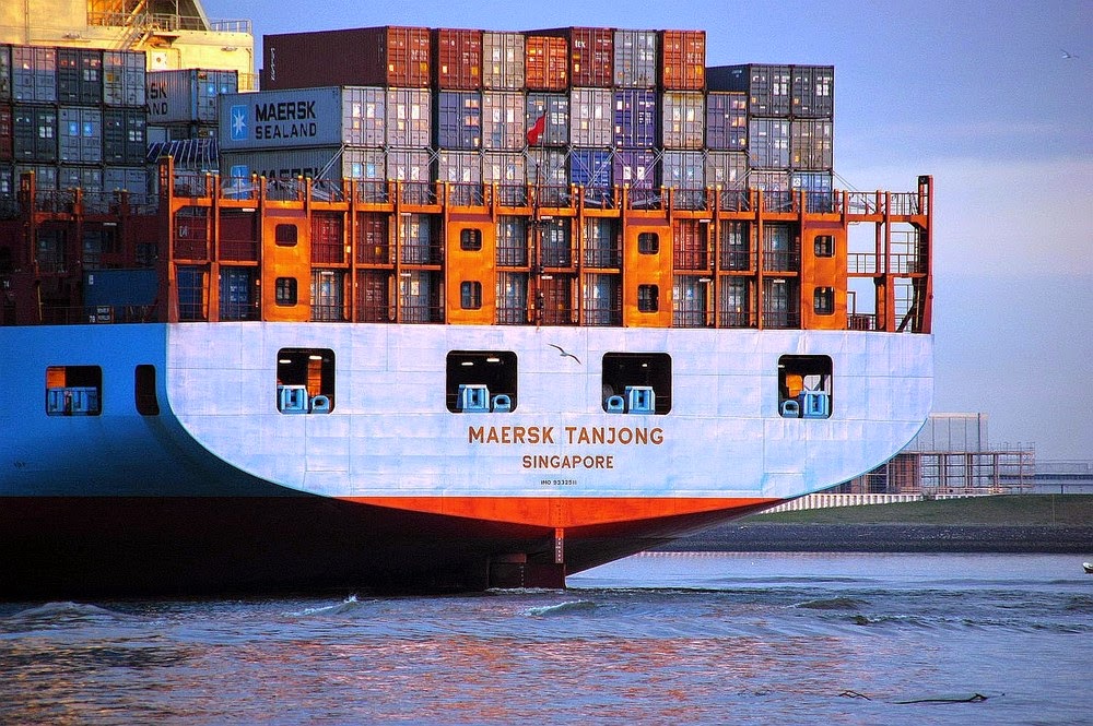 Colombo Express collides with Maersk Tanjong in Port Said