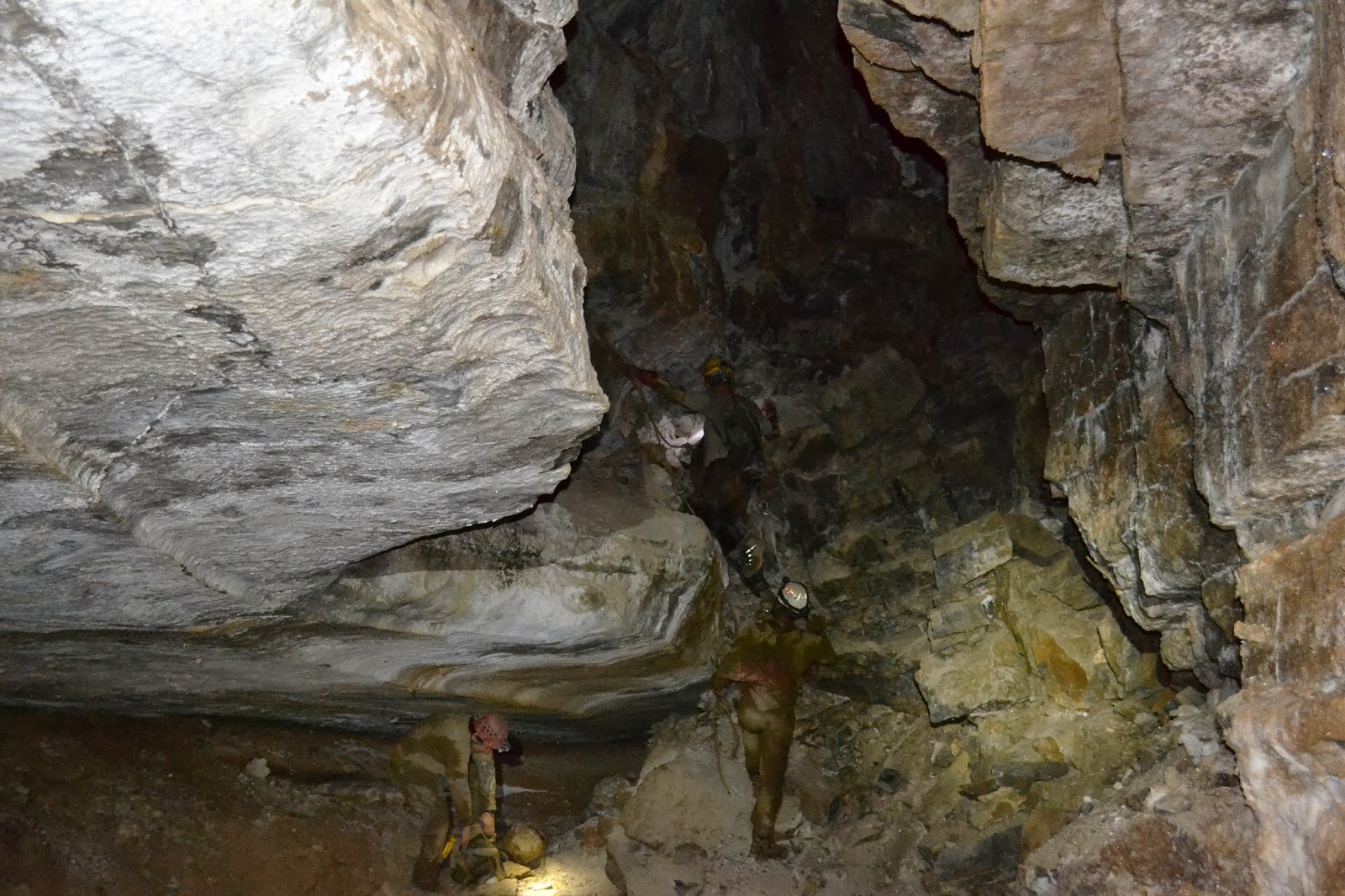 ELLISONS CAVE CROSSOVER DOWN FANTASTIC PIT & UP INCREDIBLE PIT. - ADAM ...