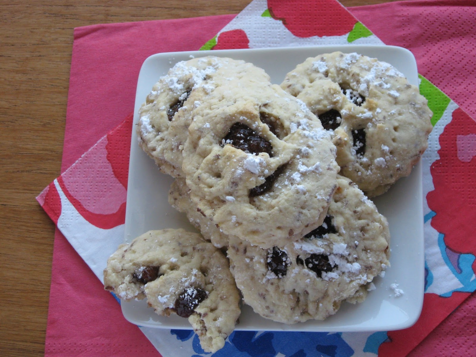 VeganForOne: Raisin-Filled Cookies for One