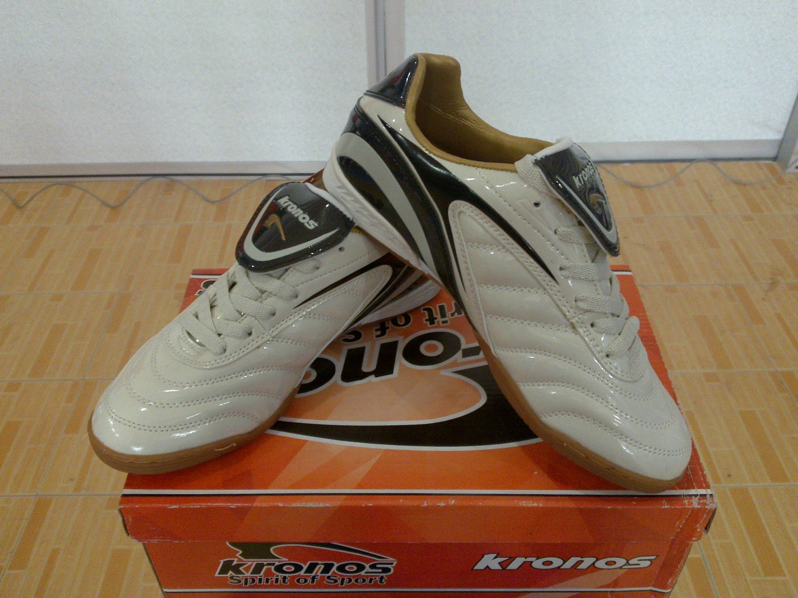 1-Mega Sport Centre "...: KASUT FUTSAL KRONOS