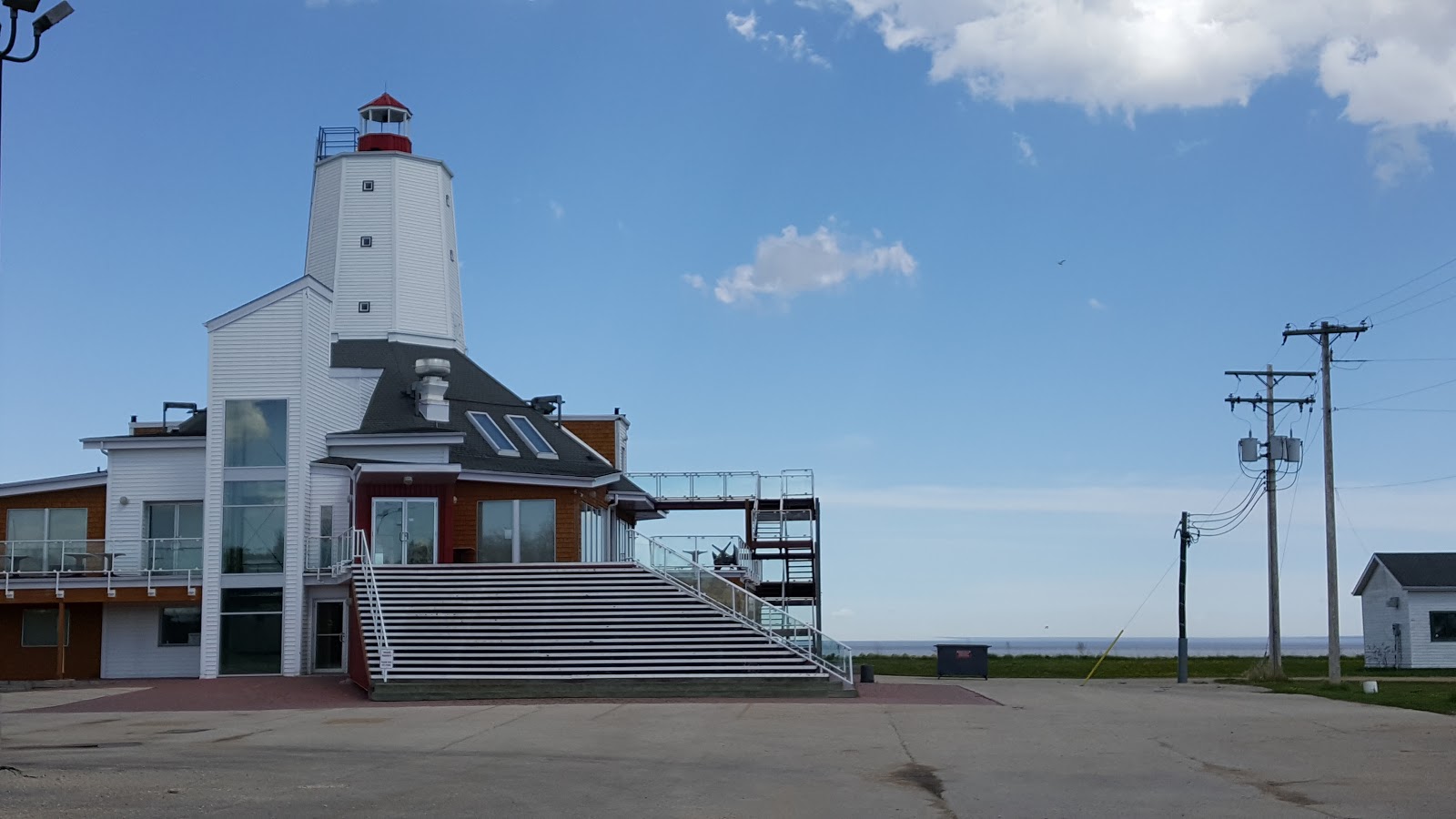 Mark and Julie's Canada Tour: Onto Gimli, location of the Crown Royal ...