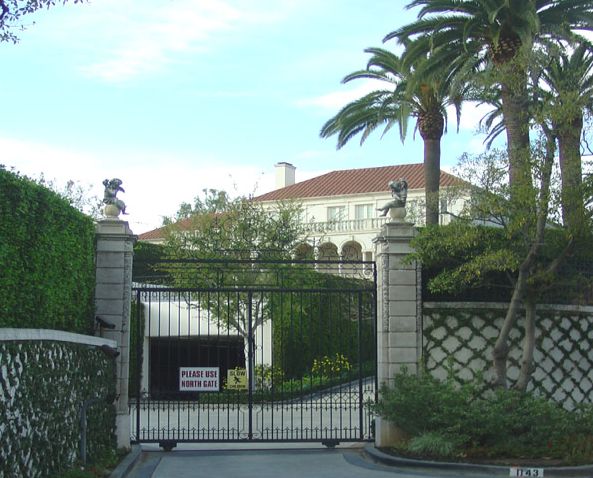 The Silver Screen Affair: Pickfair