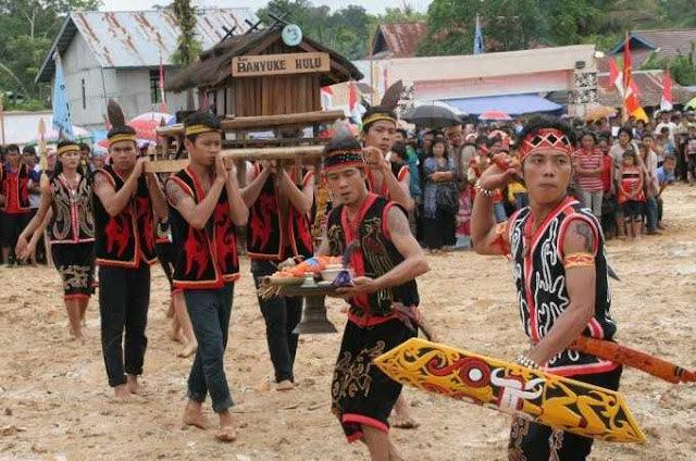 Upacara Adat Gawai Dayak Naik Dango - Ayo ke Bengkayang
