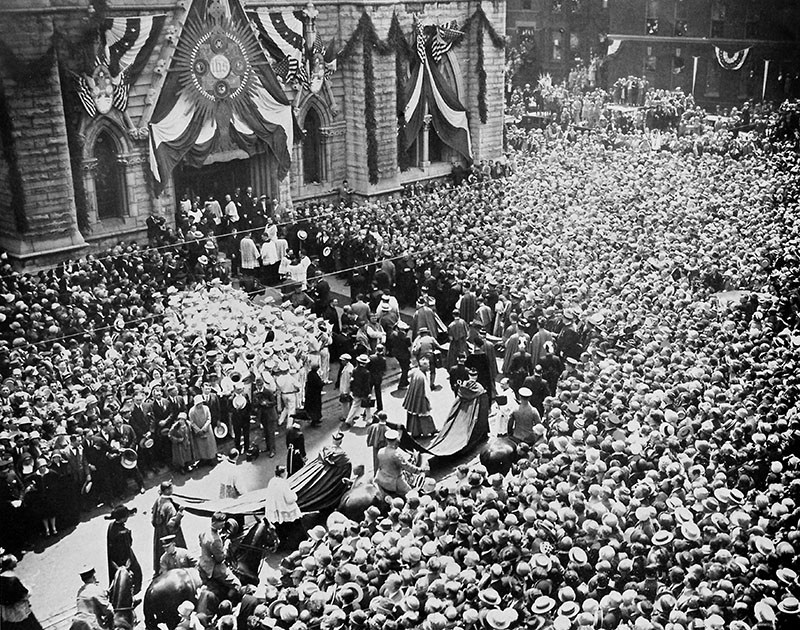 June 20, 1926 -- Eucharistic Congress Sees Chicago River Arrival of ...