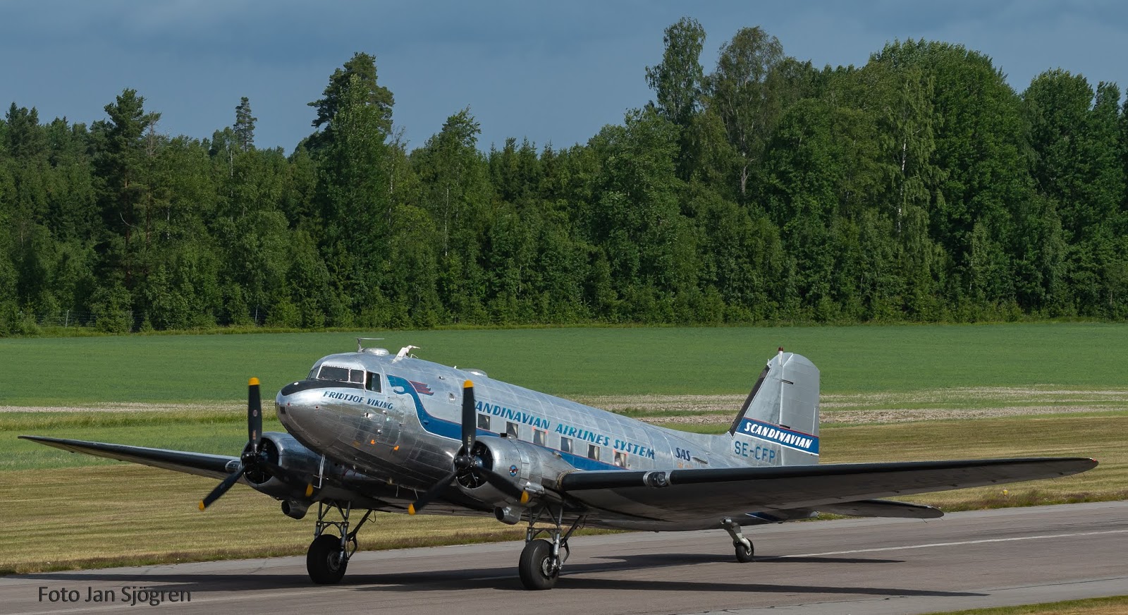 V-SKOGEN: 6.06.2018 En dag med flyg och bilar. Flygfältet med ...