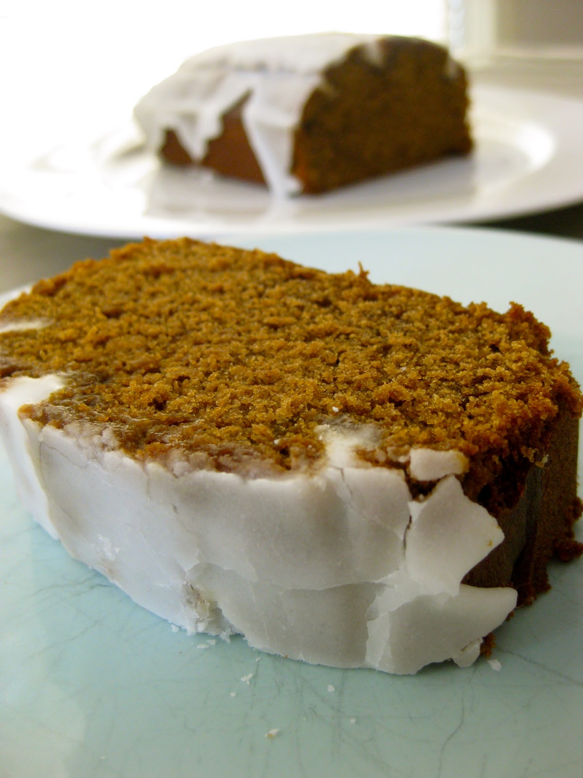 queen bee allergy free: Ginger Treacle Loaf with Lemon Icing