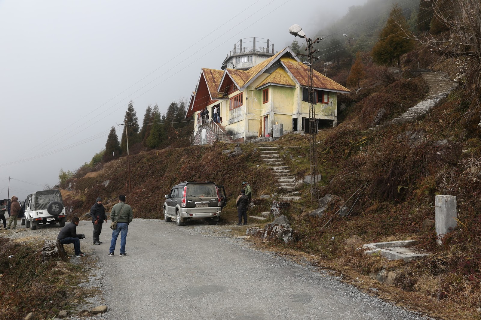 In knowledge & Experience I exist.: Travelogue: Ride to the Mayudia Pass.