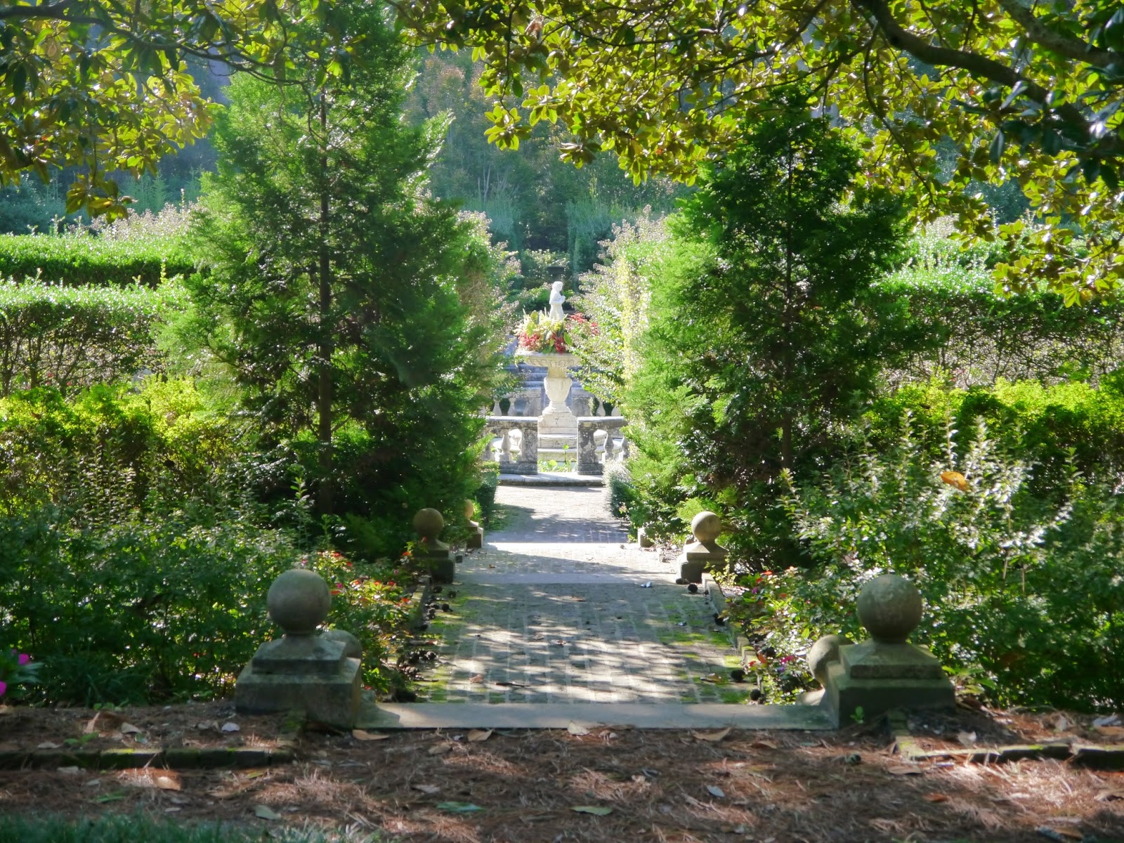 American Travel Journal: The Elizabethan Gardens