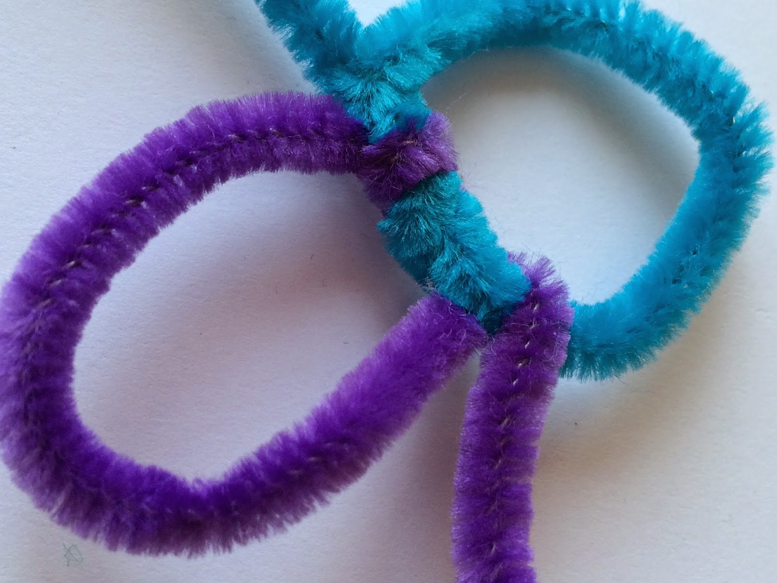 Mini Monets and Mommies: Pipe Cleaner Art Activity: Flower Sculptures
