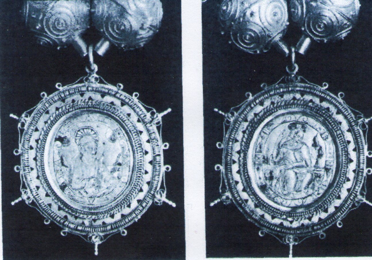 LA ALBERCA EN SUS TRADICIONES: LA PATENA ( ADORNO DEL TRAJE DE VISTAS)