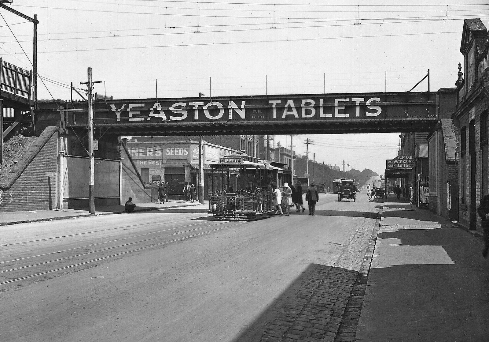 transpress nz: cable tram on Victoria Street, Melbourne, 1920s