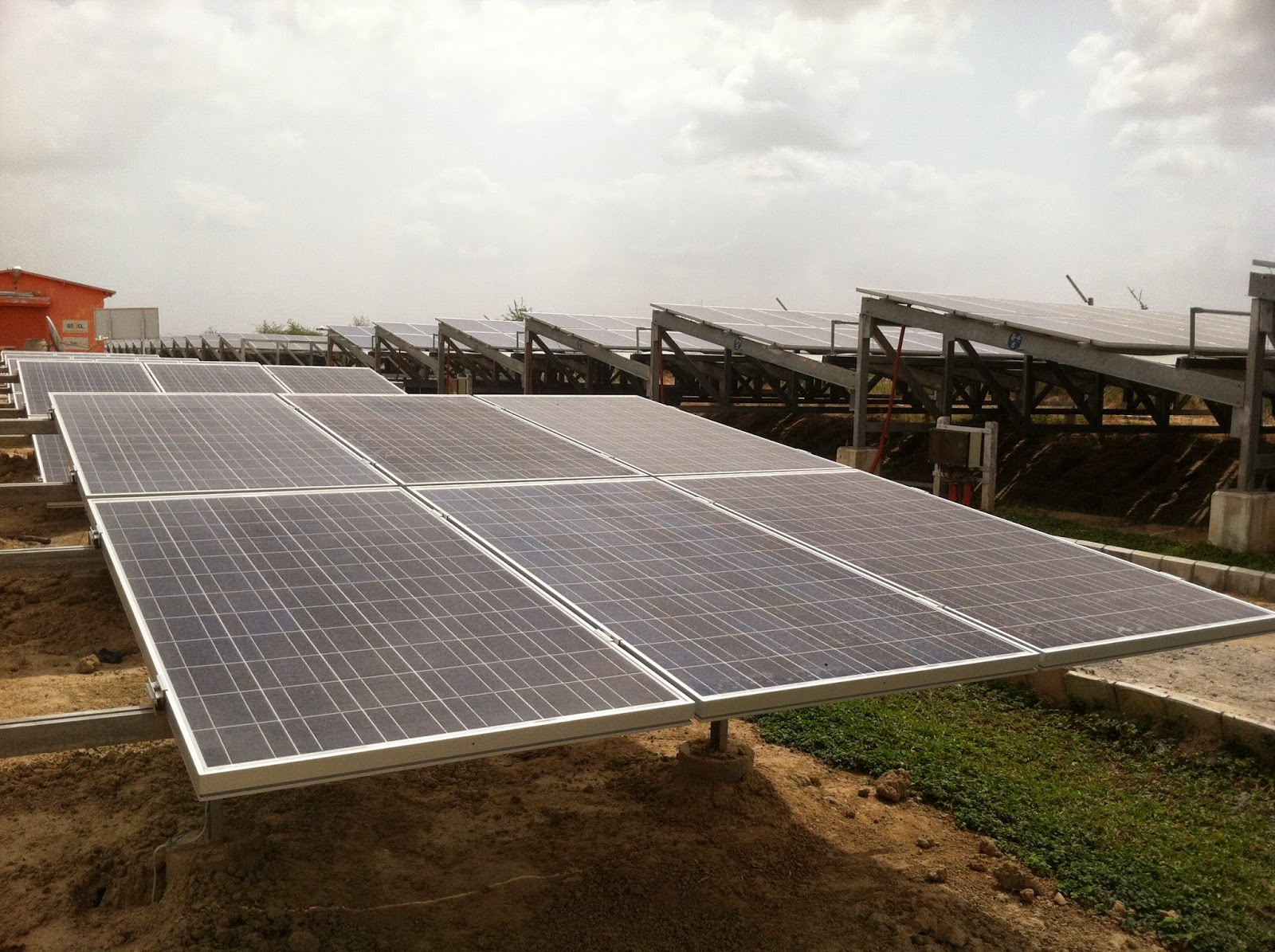 1 MW Narmada Canal Solar Power Plant