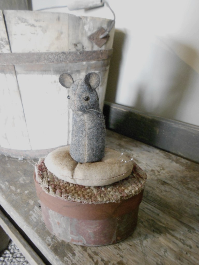 ByThyHandsTinkerings: Primitive Mouse Pin Keep on Box on my Ebay~