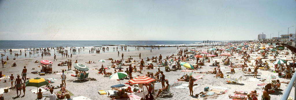 30 Amazing Kodachrome Snapshots of Beaches in the U.S in the 1950s and ...
