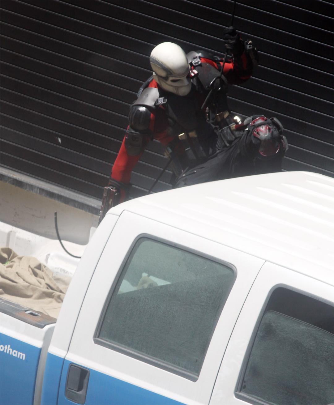 SNEAK PEEK : "Suicide Squad" - 'Deadshot' Set Footage