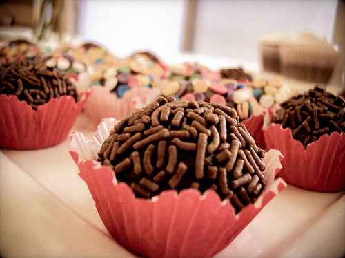 Caroline Ruffo Barros: História do Brigadeiro... Esse docinho ...