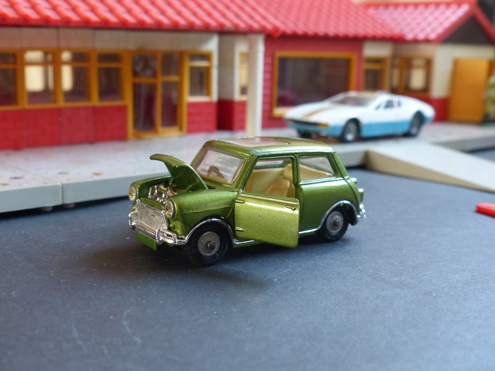 I LOVE CORGI TOYS: 334 Mini Magnifique and 349 Morris Mini Minor 'Mostest'