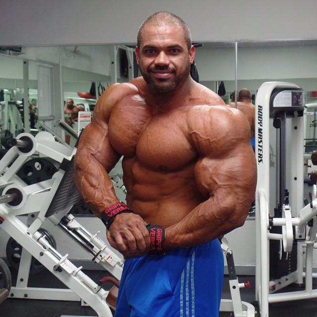 Muscle Lover: Puerto Rican bodybuilder Alexis Rivera Rolon