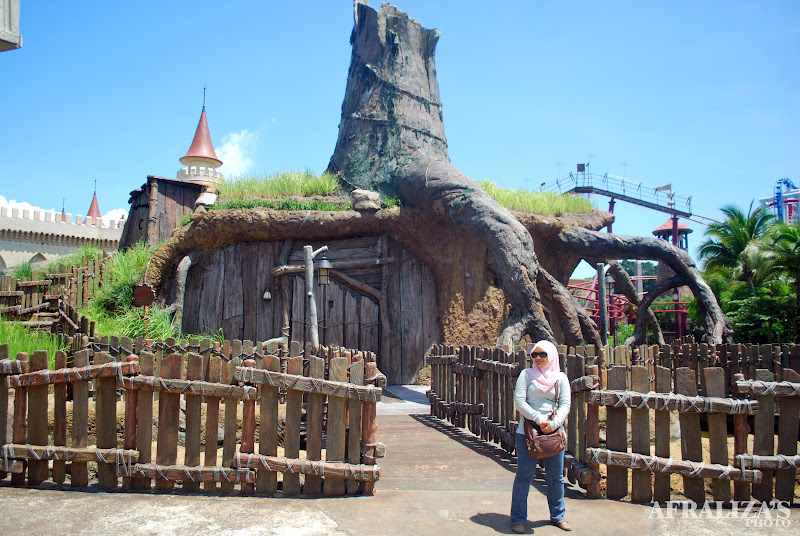 When She Whispers & Giggles: Universal Studios Singapore, USS (Part 5)