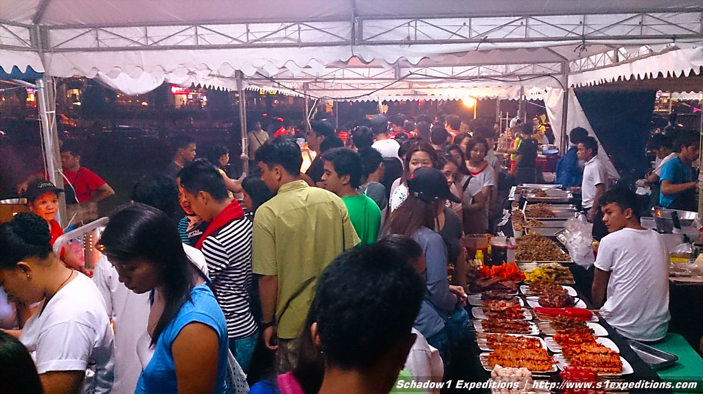 Food tripping the whole Philippines in one place... Fiesta Bahia ...