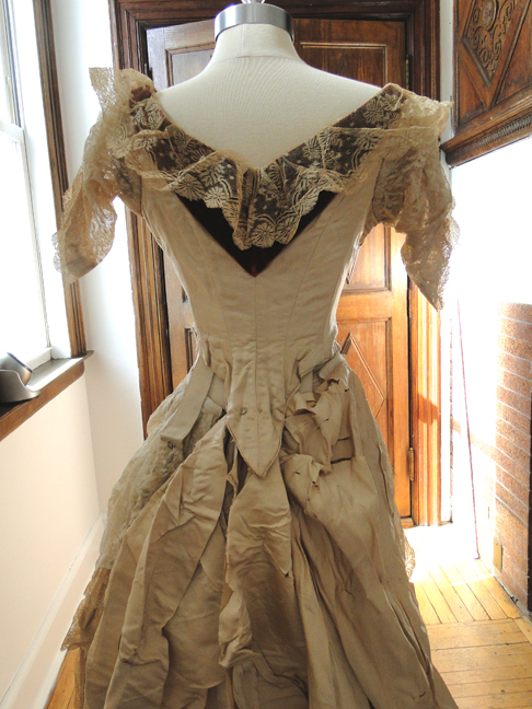 All The Pretty Dresses: Lace Natural Form Dress