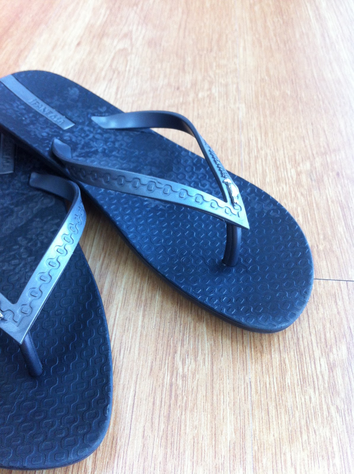 serendipity: Filipino Blogging Day #16: Slippers (Tsinelas)