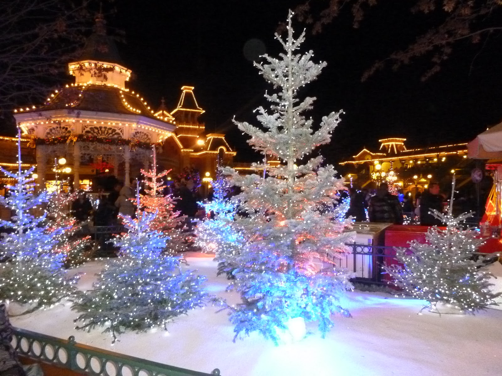 My European Adventure!: Disneyland Paris on Boxing Day!