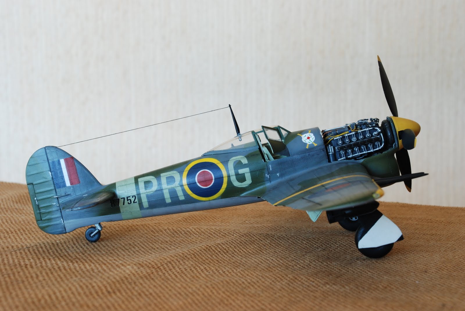 arts-maquettes: Hawker Typhoon Mk Ib n° R7752 PR-G