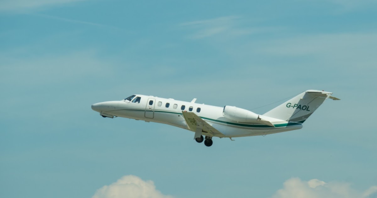 FLUGZEUGE Privatjets etc: G-PAOL Cessna 525B CitationJet CJ3 C25B > Blu ...