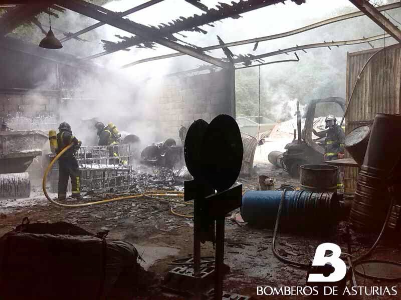 DESI M.B.: INCENDIO INDUSTRIAL EN CARREÑO