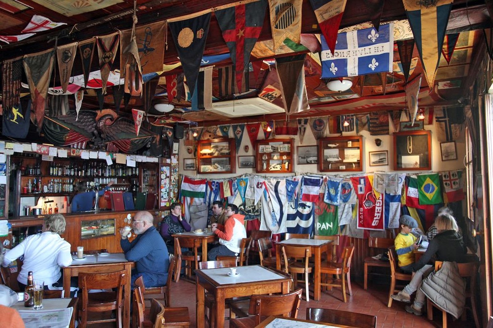 Origens: Peter Café Sport na cidade da Horta ilha do Faial Açores