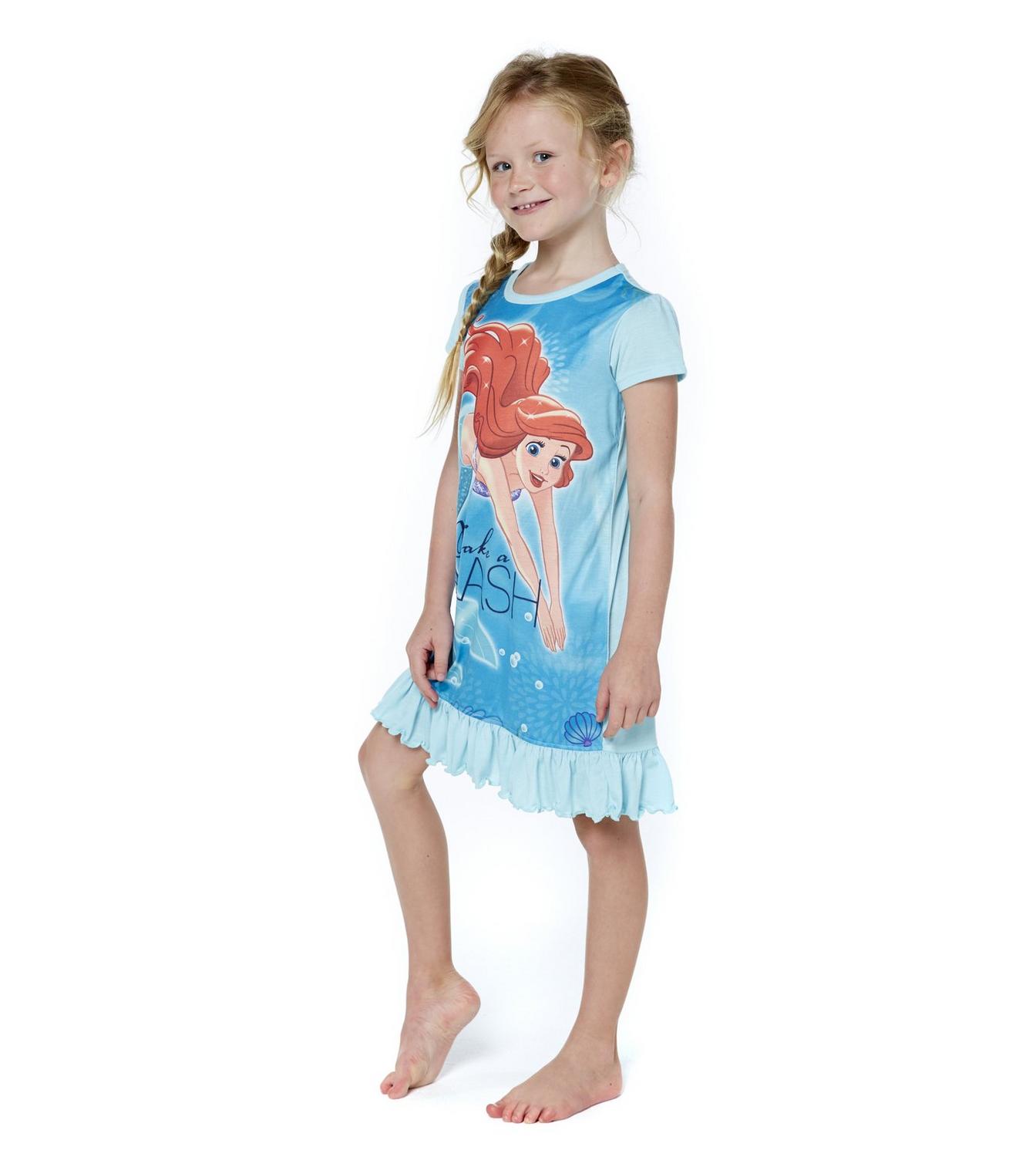 Boss Model Juniors: BOSS Juniors hanging out at Express Gifts