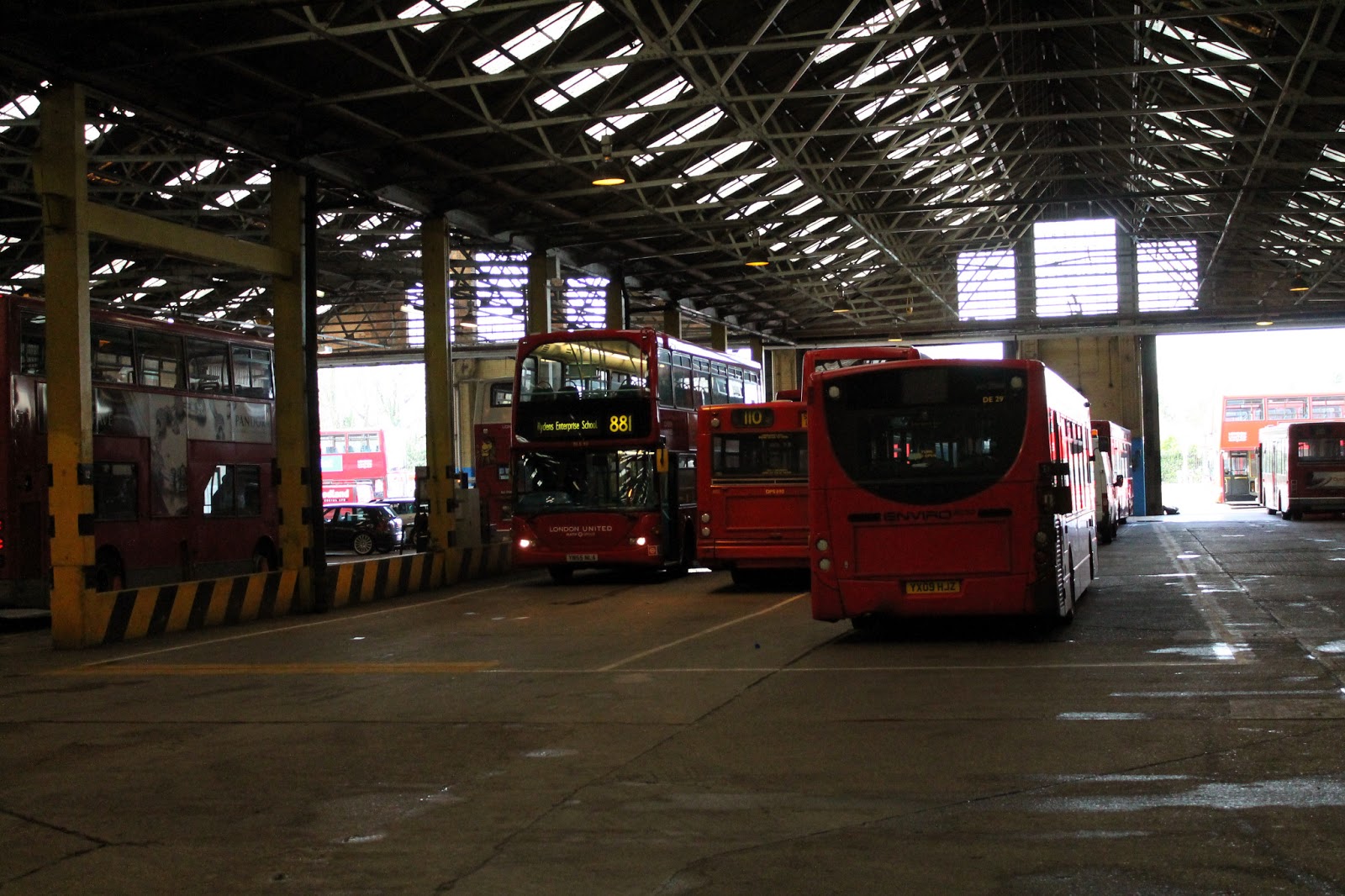 The Circle of London : London United Fulwell Garage [FW]