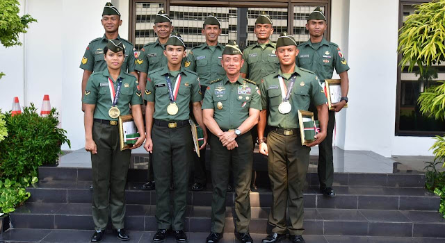 Kasad Beri Penghargaan Kepada Prajurit TNI AD Berprestasi - Menjaga ...