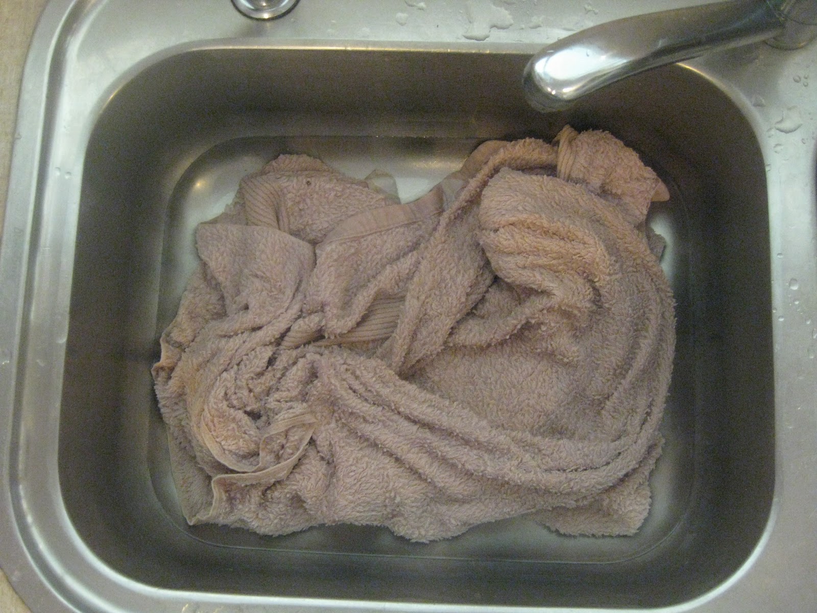Dying my worn faded bath towels - successfully!