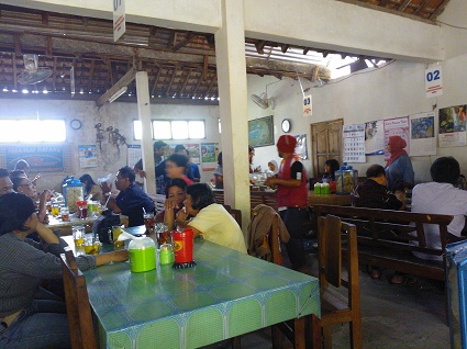 AYAM GORENG MBAH CEMPLUNG - YOGYAKARTA : Ayam Goreng Dengan Rasa Khas ...