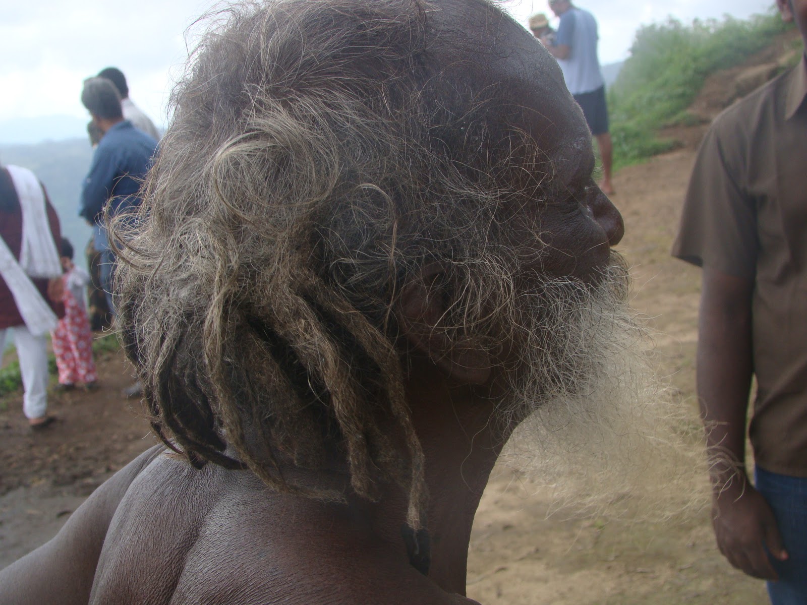 Velu, Muruga and Nallamudi Poonjolai (Viewpoint in Valparai) - eNidhi ...