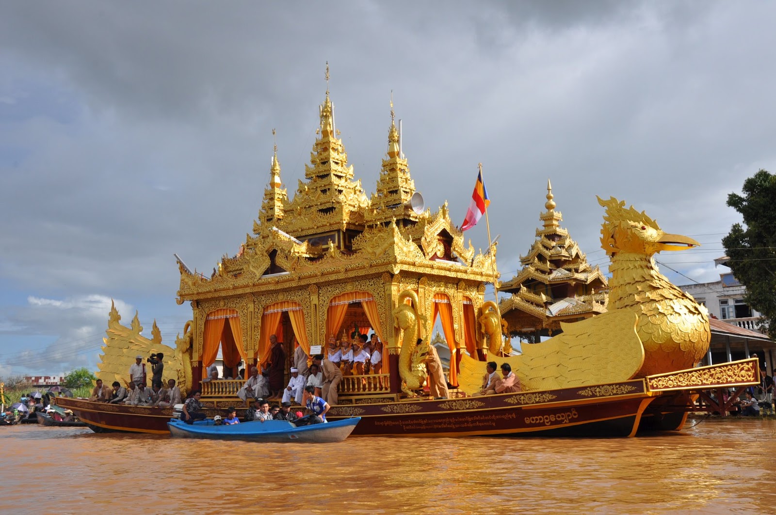 Budaya Myanmar - Perumperindo.co.id