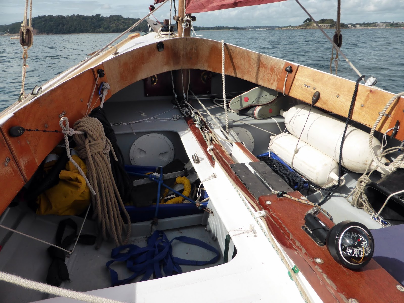 Arwen's meanderings: Dinghy cruising: Fine tuning the standing lug rig - an update