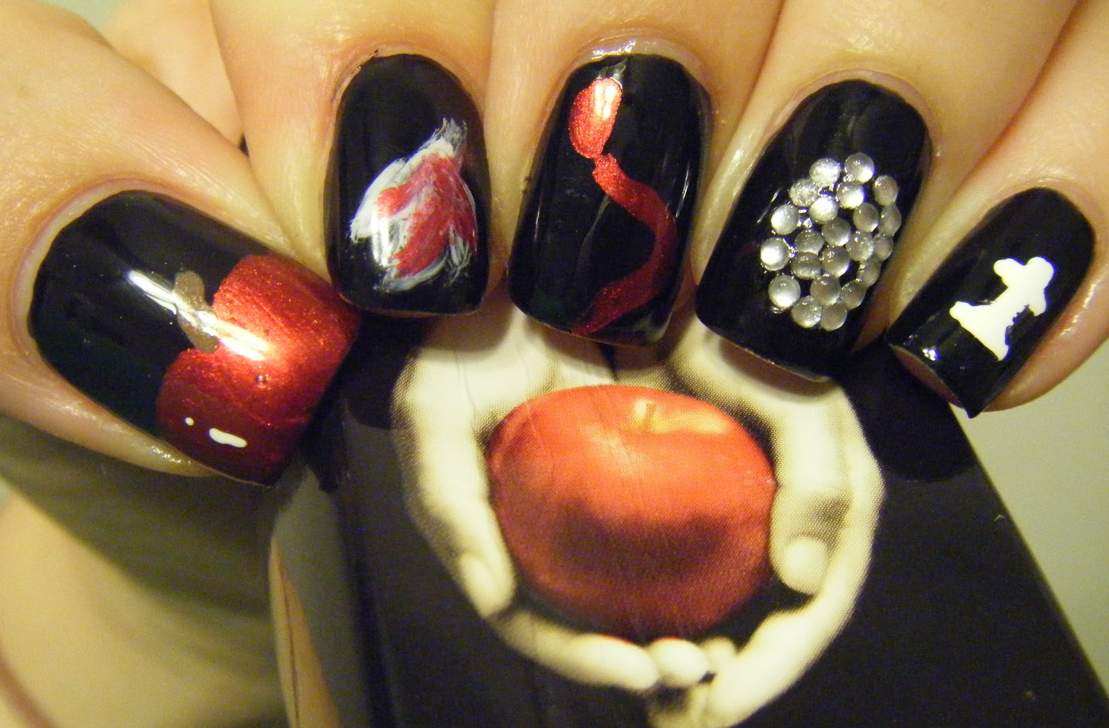 No Nekkid Nails: Twilight Saga Themed Mani