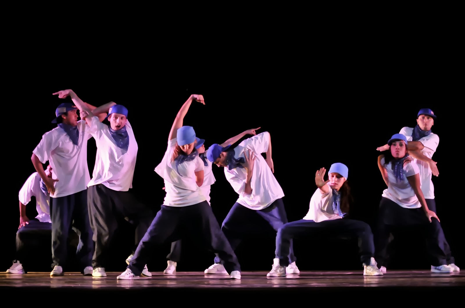 SUB-CULTURAS MUSICALES: BREAKDANCE: TÍRATE UN PASO